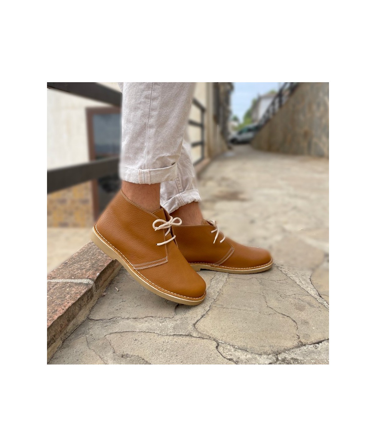 Botas safari em pele de nappa cor de camelo para homem. Toque de seda.