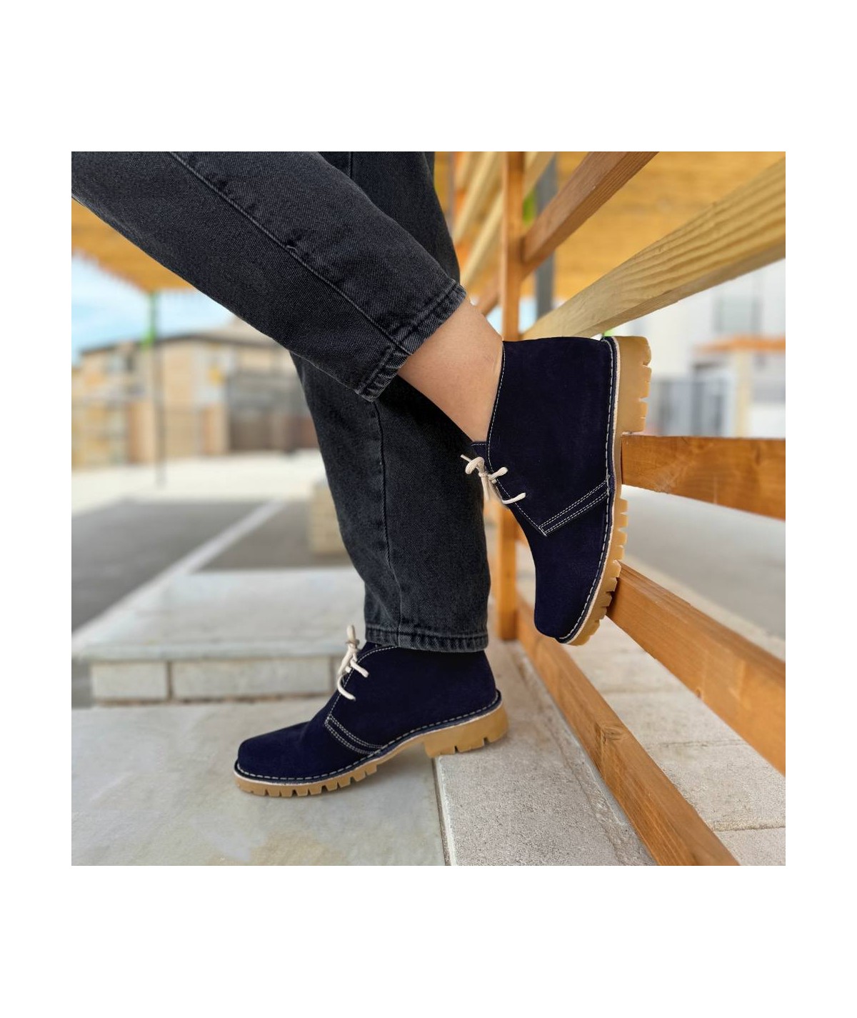 Women's desert boots "Caminito del Rey" edition in navy blue.